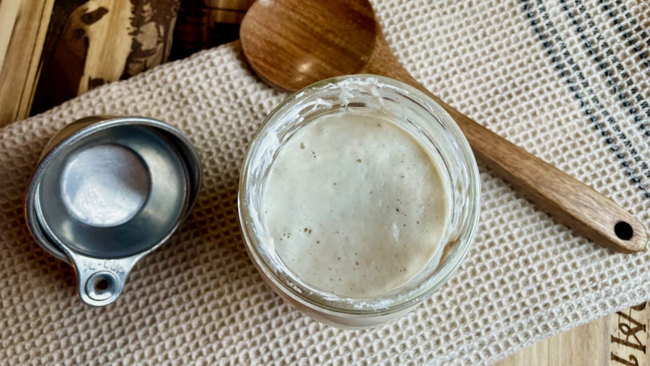 How to Make a Sourdough Starter from Scratch (Beginner Friendly) - The ...